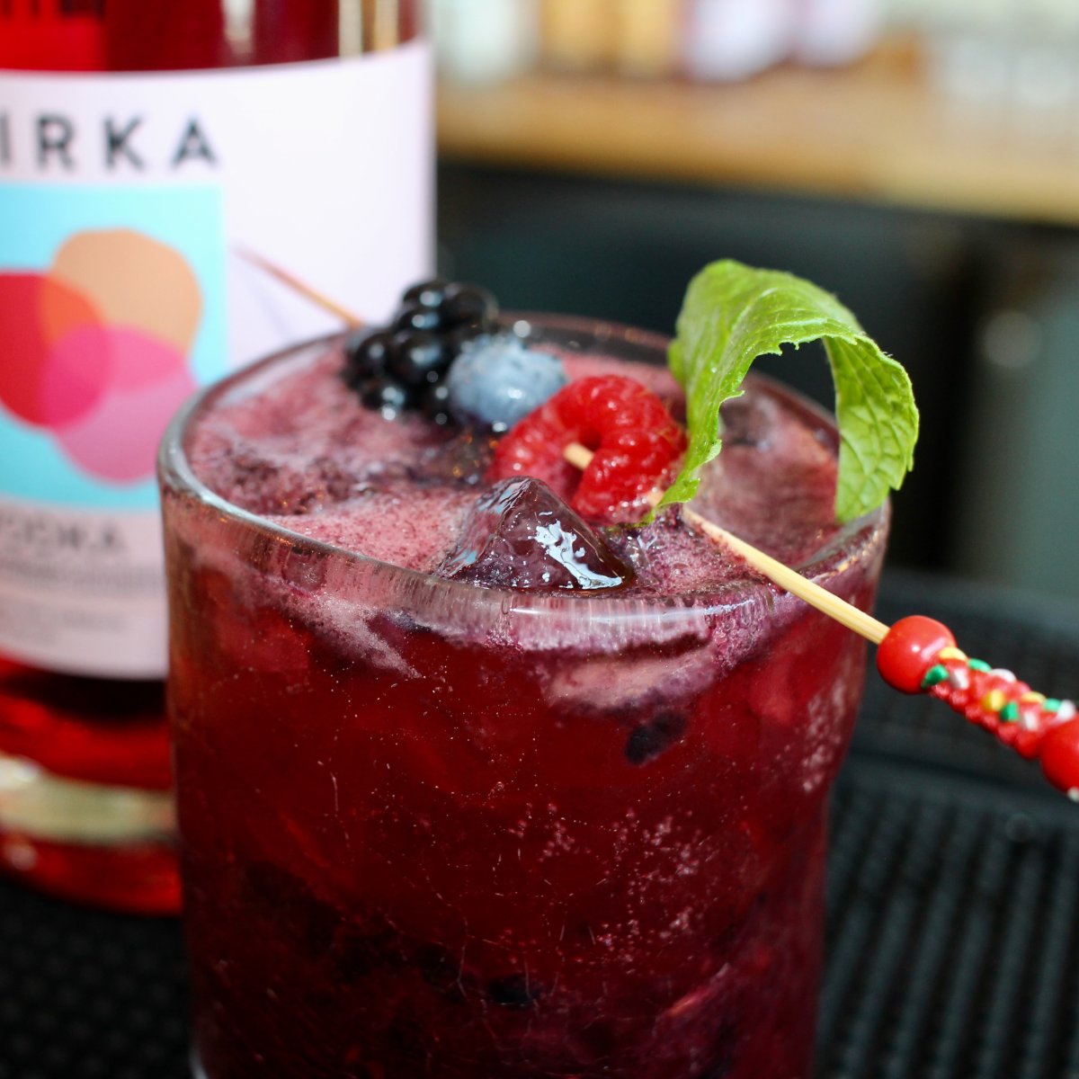 Raspberry Smash Cocktail Recipe – Fresh Berry, Mint & Vodka Drink ...